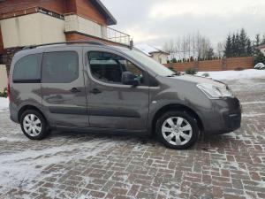 Grey Citroen Berlingo 2017 in Pakruojis, with an engine capacity of 1.20 L and mileage of 102 thousand km for 5750 €, photo 14 on AUTOMOTO.COM.LV