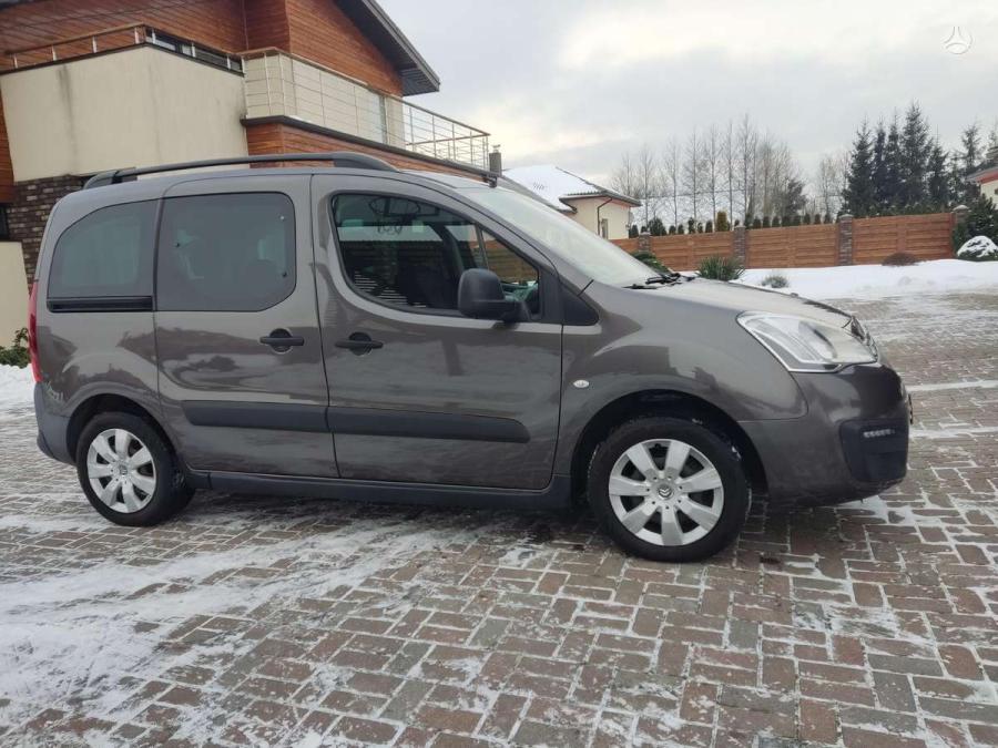 Grey Citroen Berlingo 2017 in Pakruojis, with an engine capacity of 1.20 L and mileage of 102 thousand km for 5750 €, photo 14 on AUTOMOTO.COM.LV