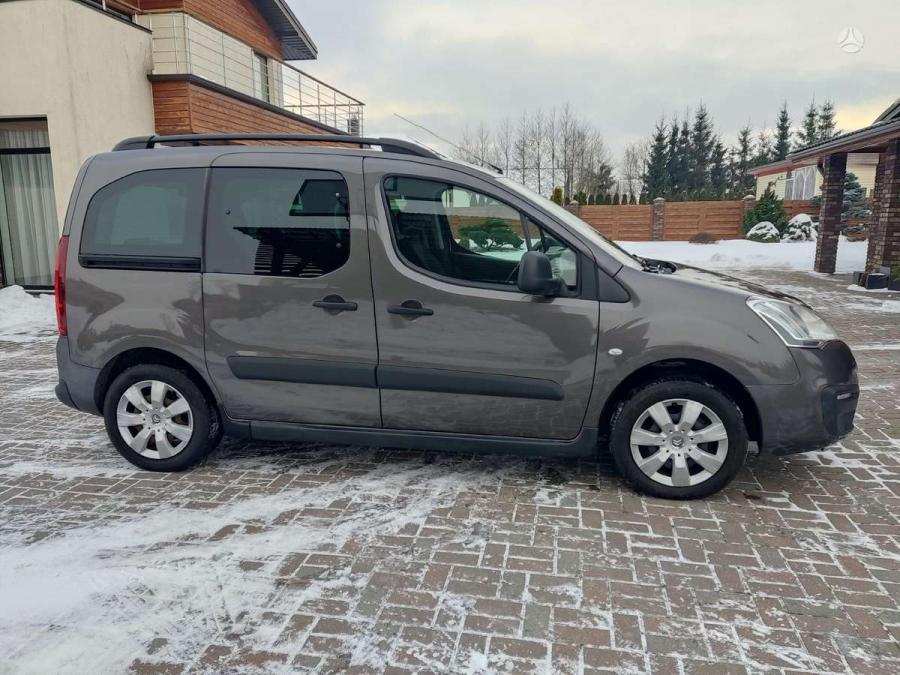 Grey Citroen Berlingo 2017 in Pakruojis, with an engine capacity of 1.20 L and mileage of 102 thousand km for 5750 €, photo 15 on AUTOMOTO.COM.LV
