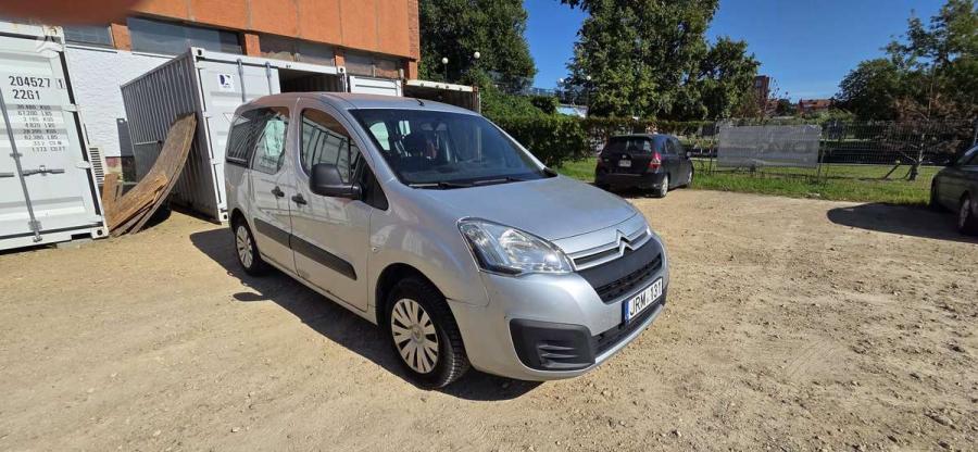 Pelēks Citroen Berlingo 2017 Klaipėda, ar dzinēja tilpumu 1.56 L un nobraukumu 237 tūkst. km par 3500 €, foto 3 vietnē AUTOMOTO.COM.LV
