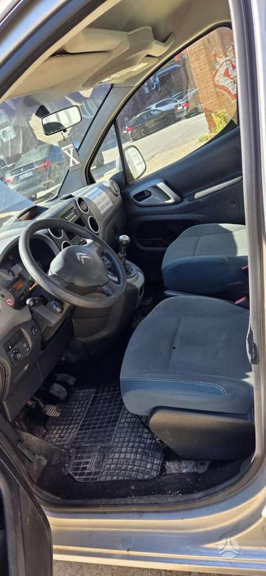 Pelēks Citroen Berlingo 2017 Klaipėda, ar dzinēja tilpumu 1.56 L un nobraukumu 237 tūkst. km par 3500 €, foto 8 vietnē AUTOMOTO.COM.LV