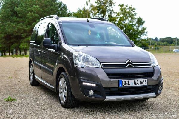 Grey Citroen Berlingo 2017 in Kretinga, with an engine capacity of 1.60 L and mileage of 253 thousand km for 6999 €, photo 4 on AUTOMOTO.COM.LV