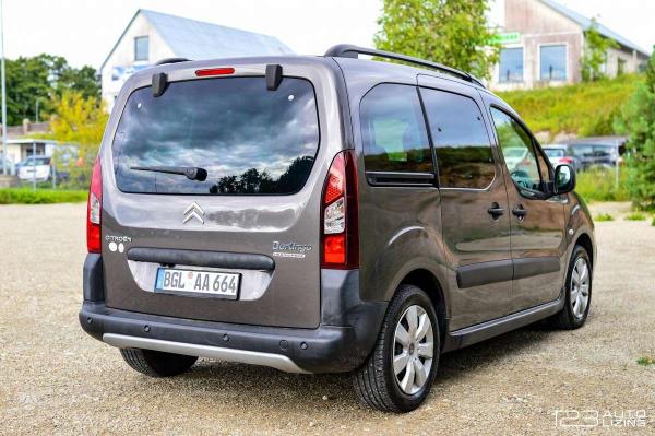 Grey Citroen Berlingo 2017 in Kretinga, with an engine capacity of 1.60 L and mileage of 253 thousand km for 6999 €, photo 6 on AUTOMOTO.COM.LV