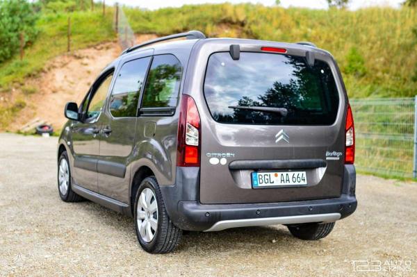 Grey Citroen Berlingo 2017 in Kretinga, with an engine capacity of 1.60 L and mileage of 253 thousand km for 6999 €, photo 8 on AUTOMOTO.COM.LV