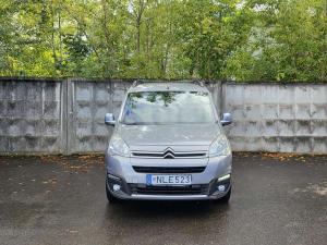 Grey Citroen Berlingo 2017 in Kaunas, with an engine capacity of 1.20 L and mileage of 119 thousand km for 2900 €, photo 3 on AUTOMOTO.COM.LV