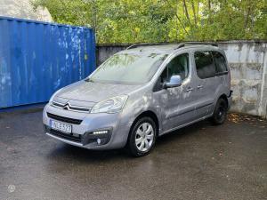 Grey Citroen Berlingo 2017 in Kaunas, with an engine capacity of 1.20 L and mileage of 119 thousand km for 2900 €, photo 4 on AUTOMOTO.COM.LV