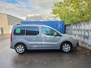 Grey Citroen Berlingo 2017 in Kaunas, with an engine capacity of 1.20 L and mileage of 119 thousand km for 2900 €, photo 5 on AUTOMOTO.COM.LV