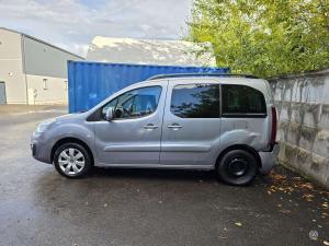 Grey Citroen Berlingo 2017 in Kaunas, with an engine capacity of 1.20 L and mileage of 119 thousand km for 2900 €, photo 6 on AUTOMOTO.COM.LV