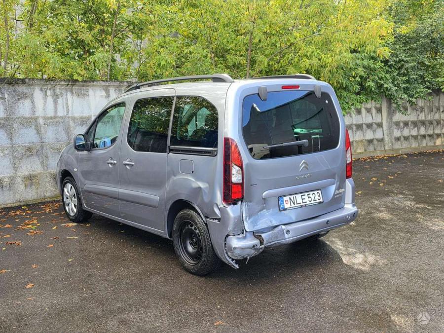 Grey Citroen Berlingo 2017 in Kaunas, with an engine capacity of 1.20 L and mileage of 119 thousand km for 2900 €, photo 7 on AUTOMOTO.COM.LV