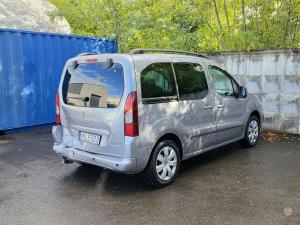 Grey Citroen Berlingo 2017 in Kaunas, with an engine capacity of 1.20 L and mileage of 119 thousand km for 2900 €, photo 9 on AUTOMOTO.COM.LV
