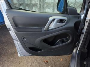 Grey Citroen Berlingo 2017 in Kaunas, with an engine capacity of 1.20 L and mileage of 119 thousand km for 2900 €, photo 20 on AUTOMOTO.COM.LV