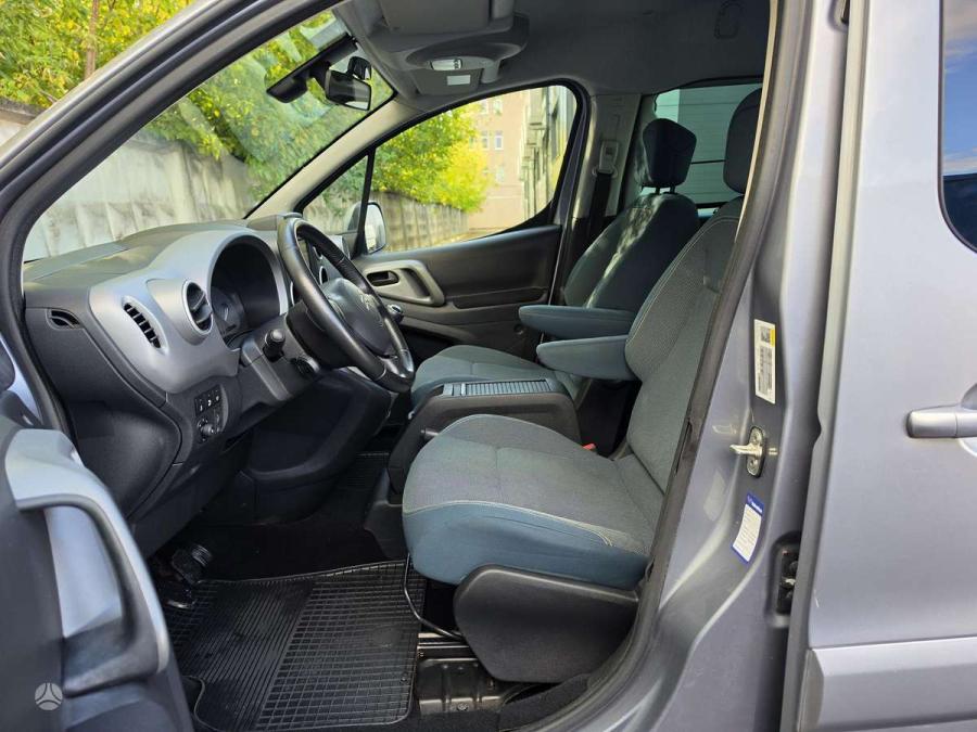 Grey Citroen Berlingo 2017 in Kaunas, with an engine capacity of 1.20 L and mileage of 119 thousand km for 2900 €, photo 21 on AUTOMOTO.COM.LV