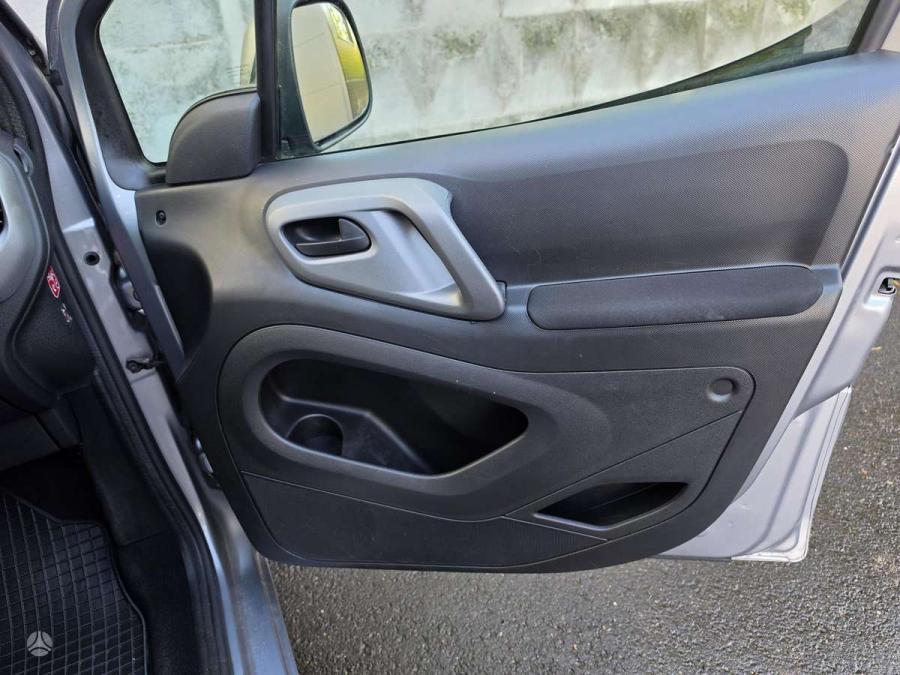 Grey Citroen Berlingo 2017 in Kaunas, with an engine capacity of 1.20 L and mileage of 119 thousand km for 2900 €, photo 28 on AUTOMOTO.COM.LV