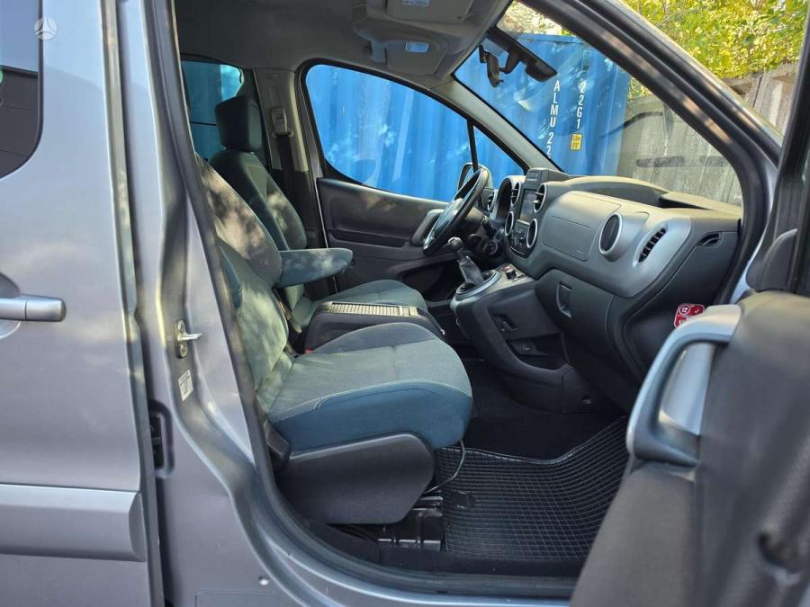 Grey Citroen Berlingo 2017 in Kaunas, with an engine capacity of 1.20 L and mileage of 119 thousand km for 2900 €, photo 29 on AUTOMOTO.COM.LV