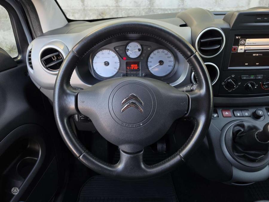 Grey Citroen Berlingo 2017 in Kaunas, with an engine capacity of 1.20 L and mileage of 119 thousand km for 2900 €, photo 30 on AUTOMOTO.COM.LV