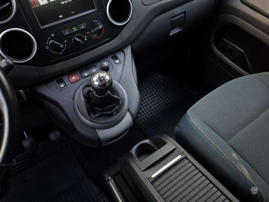Grey Citroen Berlingo 2017 in Kaunas, with an engine capacity of 1.20 L and mileage of 119 thousand km for 2900 €, photo 34 on AUTOMOTO.COM.LV