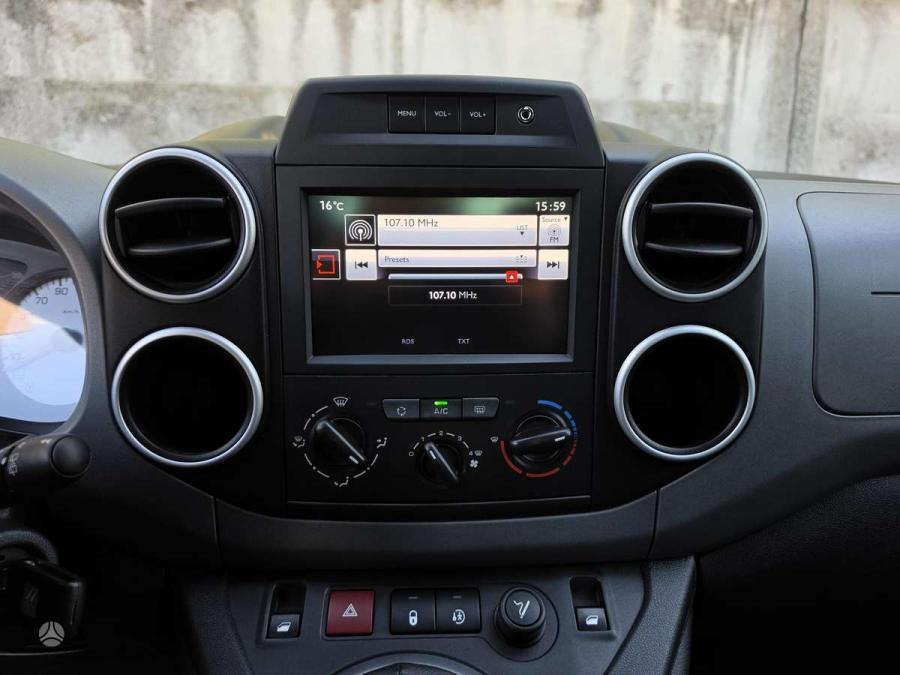 Grey Citroen Berlingo 2017 in Kaunas, with an engine capacity of 1.20 L and mileage of 119 thousand km for 2900 €, photo 36 on AUTOMOTO.COM.LV