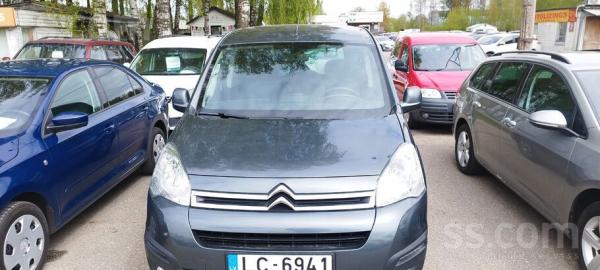 Pelēks Citroen Berlingo 2018 Rīga, ar dzinēja tilpumu 1.60 L un nobraukumu 0 tūkst. km par 10200 €, foto 2 vietnē AUTOMOTO.COM.LV