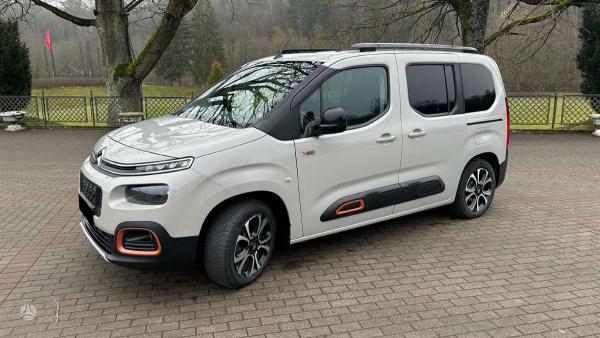 Pelēks Citroen Berlingo 2018 Viļņa, ar dzinēja tilpumu 1.50 L un nobraukumu 162 tūkst. km par 14850 €, foto 2 vietnē AUTOMOTO.COM.LV
