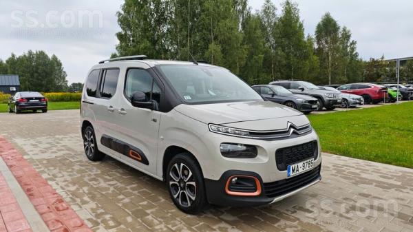 Grey Citroen Berlingo 2018 in Jelgava, with an engine capacity of 1.50 L and mileage of 204 thousand km for 10500 €, photo 2 on AUTOMOTO.COM.LV