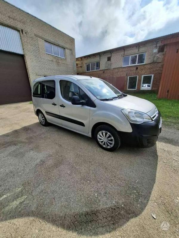 Pelēks Citroen Berlingo 2018 Kupiškis, ar dzinēja tilpumu 1.60 L un nobraukumu 247 tūkst. km par 7450 €, foto 1 vietnē AUTOMOTO.COM.LV