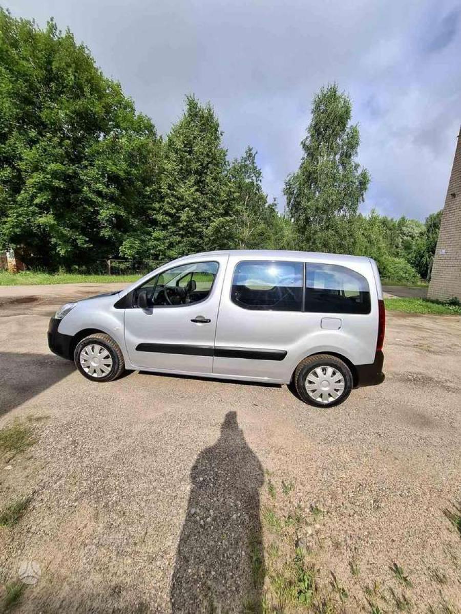 Pelēks Citroen Berlingo 2018 Kupiškis, ar dzinēja tilpumu 1.60 L un nobraukumu 247 tūkst. km par 7450 €, foto 3 vietnē AUTOMOTO.COM.LV