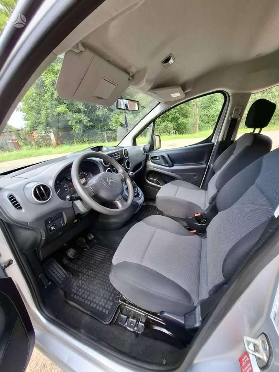 Pelēks Citroen Berlingo 2018 Kupiškis, ar dzinēja tilpumu 1.60 L un nobraukumu 247 tūkst. km par 7450 €, foto 6 vietnē AUTOMOTO.COM.LV