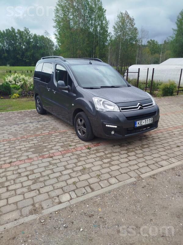 Pelēks Citroen Berlingo 2018 Rīga, ar dzinēja tilpumu 1.60 L un nobraukumu 154 tūkst. km par 5600 €, foto 2 vietnē AUTOMOTO.COM.LV