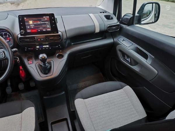 Grey Citroen Berlingo 2019 in Siauliai, with an engine capacity of 1.20 L and mileage of 186 thousand km for 9500 €, photo 11 on AUTOMOTO.COM.LV