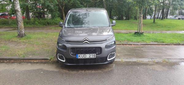 Grey Citroen Berlingo 2019 in Vilnius, with an engine capacity of 1.50 L and mileage of 140 thousand km for 7999 €, photo 1 on AUTOMOTO.COM.LV