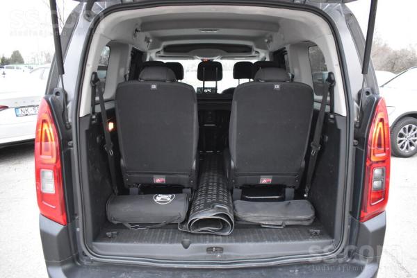 Pelēks Citroen Berlingo 2019 Kuldīga, ar dzinēja tilpumu 1.50 L un nobraukumu 0 tūkst. km par 9990 €, foto 6 vietnē AUTOMOTO.COM.LV