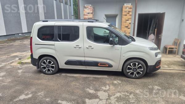 Grey Citroen Berlingo 2019 in Riga, with an engine capacity of 1.50 L and mileage of 130 thousand km for 16940 €, photo 1 on AUTOMOTO.COM.LV