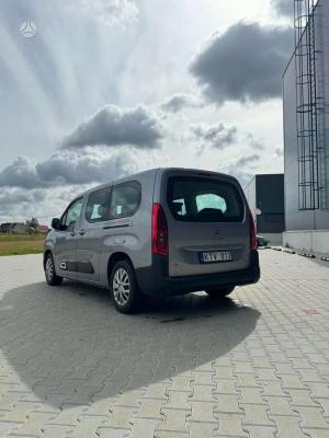 Grey Citroen Berlingo 2019 in Siauliai, with an engine capacity of 1.20 L and mileage of 83 thousand km for 10950 €, photo 5 on AUTOMOTO.COM.LV