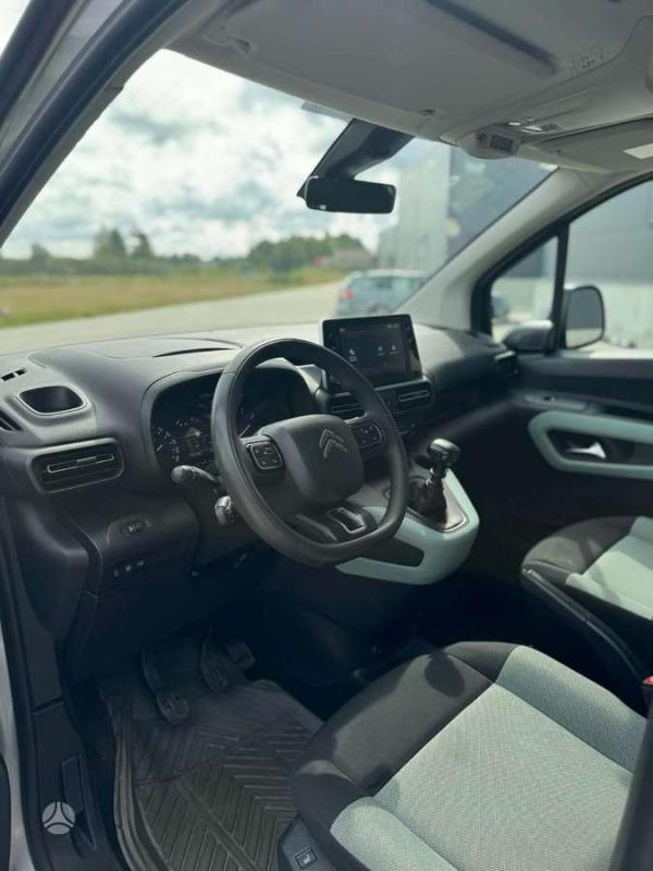 Pelēks Citroen Berlingo 2019 Šauļi, ar dzinēja tilpumu 1.20 L un nobraukumu 83 tūkst. km par 10950 €, foto 5 vietnē AUTOMOTO.COM.LV