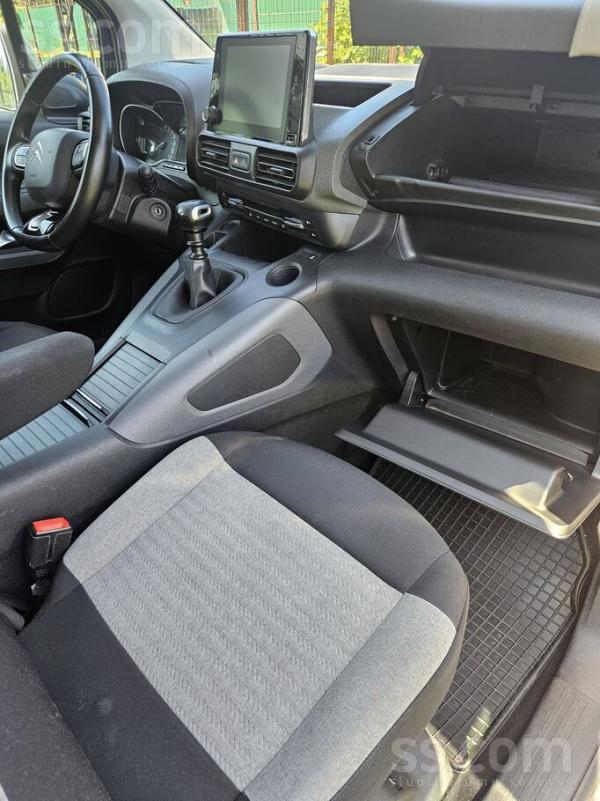 Pelēks Citroen Berlingo 2019 Rīga, ar dzinēja tilpumu 1.20 L un nobraukumu 153 tūkst. km par 11000 €, foto 6 vietnē AUTOMOTO.COM.LV
