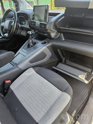 Pelēks Citroen Berlingo 2019 Rīga, ar dzinēja tilpumu 1.20 L un nobraukumu 153 tūkst. km par 11000 €, foto 6 vietnē AUTOMOTO.COM.LV