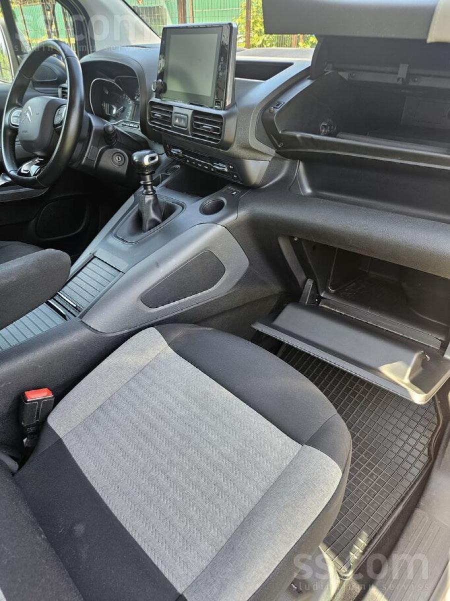 Pelēks Citroen Berlingo 2019 Rīga, ar dzinēja tilpumu 1.20 L un nobraukumu 153 tūkst. km par 11000 €, foto 6 vietnē AUTOMOTO.COM.LV