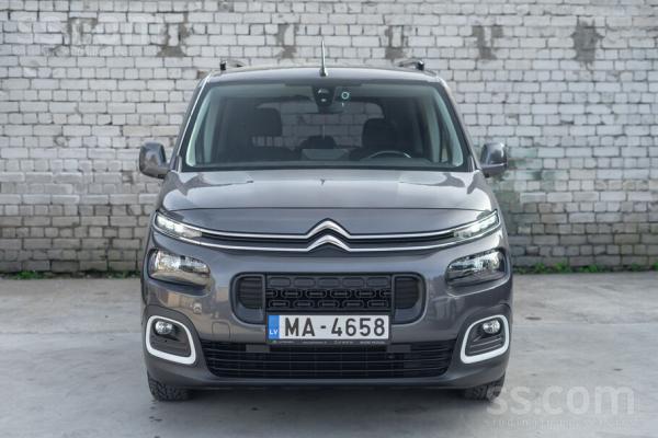 Pelēks Citroen Berlingo 2019 Liepāja, ar dzinēja tilpumu 1.50 L un nobraukumu 177 tūkst. km par 12850 €, foto 3 vietnē AUTOMOTO.COM.LV