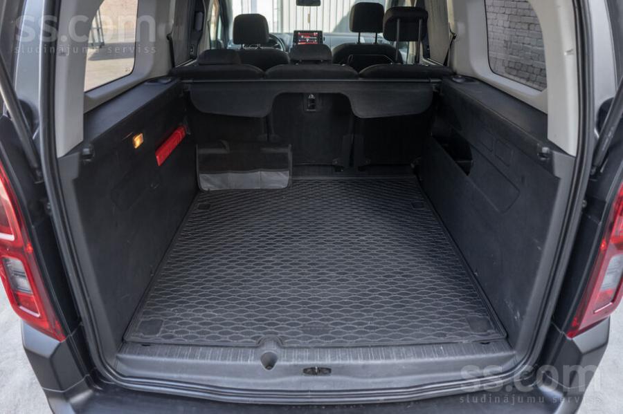Pelēks Citroen Berlingo 2019 Liepāja, ar dzinēja tilpumu 1.50 L un nobraukumu 177 tūkst. km par 12850 €, foto 13 vietnē AUTOMOTO.COM.LV