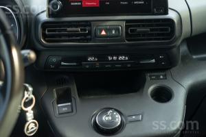 Pelēks Citroen Berlingo 2019 Liepāja, ar dzinēja tilpumu 1.50 L un nobraukumu 177 tūkst. km par 12850 €, foto 17 vietnē AUTOMOTO.COM.LV