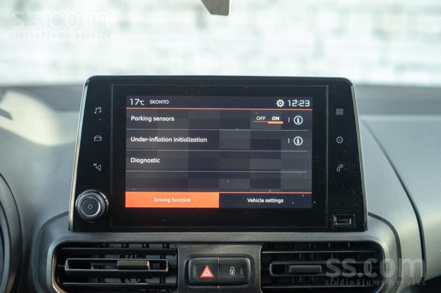 Pelēks Citroen Berlingo 2019 Liepāja, ar dzinēja tilpumu 1.50 L un nobraukumu 177 tūkst. km par 12850 €, foto 26 vietnē AUTOMOTO.COM.LV