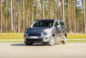 Pelēks Citroen Berlingo 2020 Rīga, ar dzinēja tilpumu 1.20 L un nobraukumu 86 tūkst. km par 10190 €, foto  vietnē AUTOMOTO.COM.LV