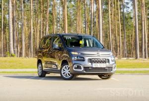 Pelēks Citroen Berlingo 2020 Rīga, ar dzinēja tilpumu 1.20 L un nobraukumu 86 tūkst. km par 10190 €, foto 3 vietnē AUTOMOTO.COM.LV