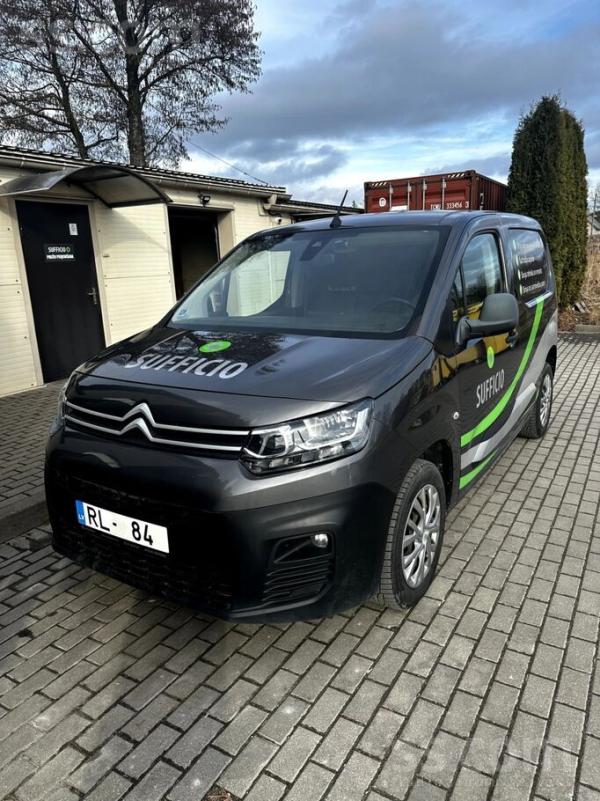 Pelēks Citroen Berlingo 2020 Rīga, ar dzinēja tilpumu 1.50 L un nobraukumu 162 tūkst. km par 9990 €, foto 1 vietnē AUTOMOTO.COM.LV