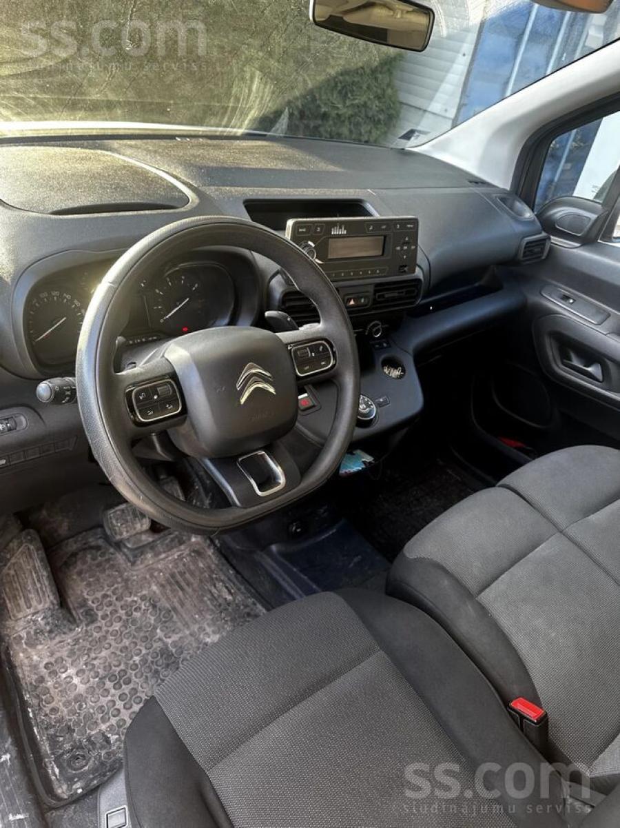 Grey Citroen Berlingo 2020 in Riga, with an engine capacity of 1.50 L and mileage of 162 thousand km for 9990 €, photo 7 on AUTOMOTO.COM.LV