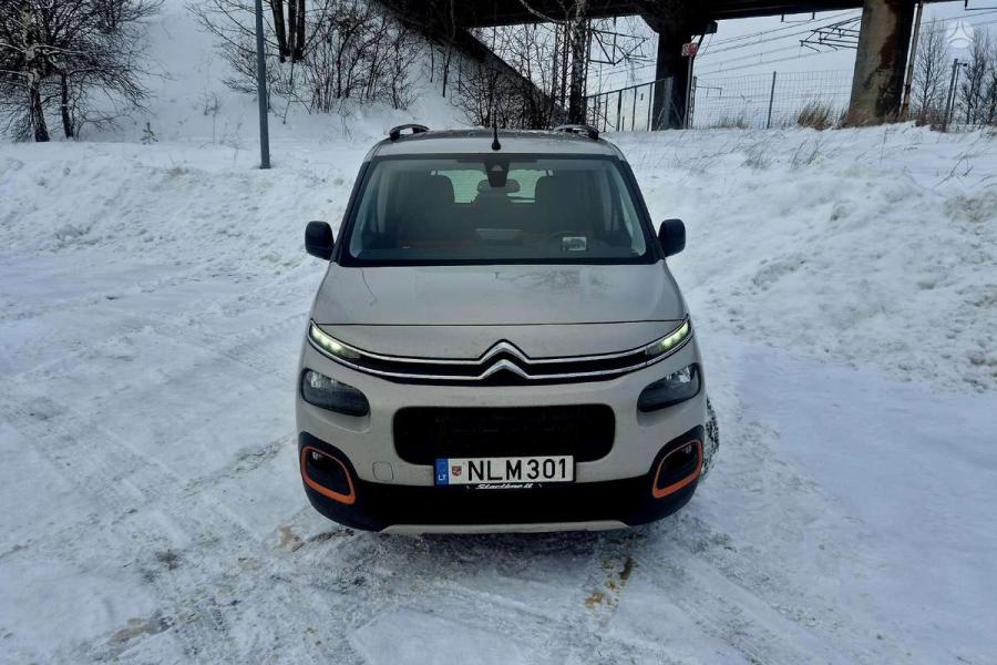 Pelēks Citroen Berlingo 2021 Viļņa, ar dzinēja tilpumu 1.20 L un nobraukumu 120 tūkst. km par 15729 €, foto 3 vietnē AUTOMOTO.COM.LV