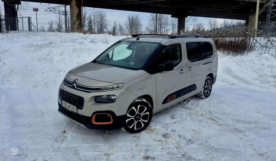 Pelēks Citroen Berlingo 2021 Viļņa, ar dzinēja tilpumu 1.20 L un nobraukumu 120 tūkst. km par 15729 €, foto 4 vietnē AUTOMOTO.COM.LV