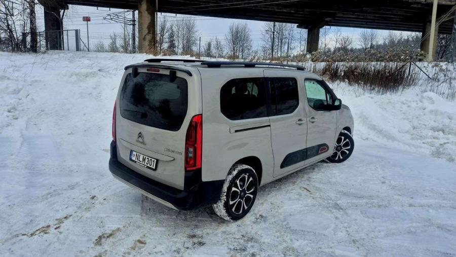 Pelēks Citroen Berlingo 2021 Viļņa, ar dzinēja tilpumu 1.20 L un nobraukumu 120 tūkst. km par 15729 €, foto 7 vietnē AUTOMOTO.COM.LV