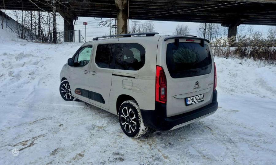 Pelēks Citroen Berlingo 2021 Viļņa, ar dzinēja tilpumu 1.20 L un nobraukumu 120 tūkst. km par 15729 €, foto 8 vietnē AUTOMOTO.COM.LV