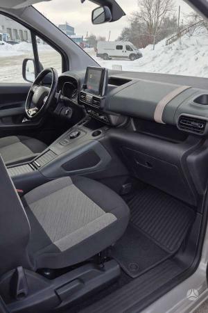 Pelēks Citroen Berlingo 2021 Viļņa, ar dzinēja tilpumu 1.20 L un nobraukumu 120 tūkst. km par 15729 €, foto 14 vietnē AUTOMOTO.COM.LV